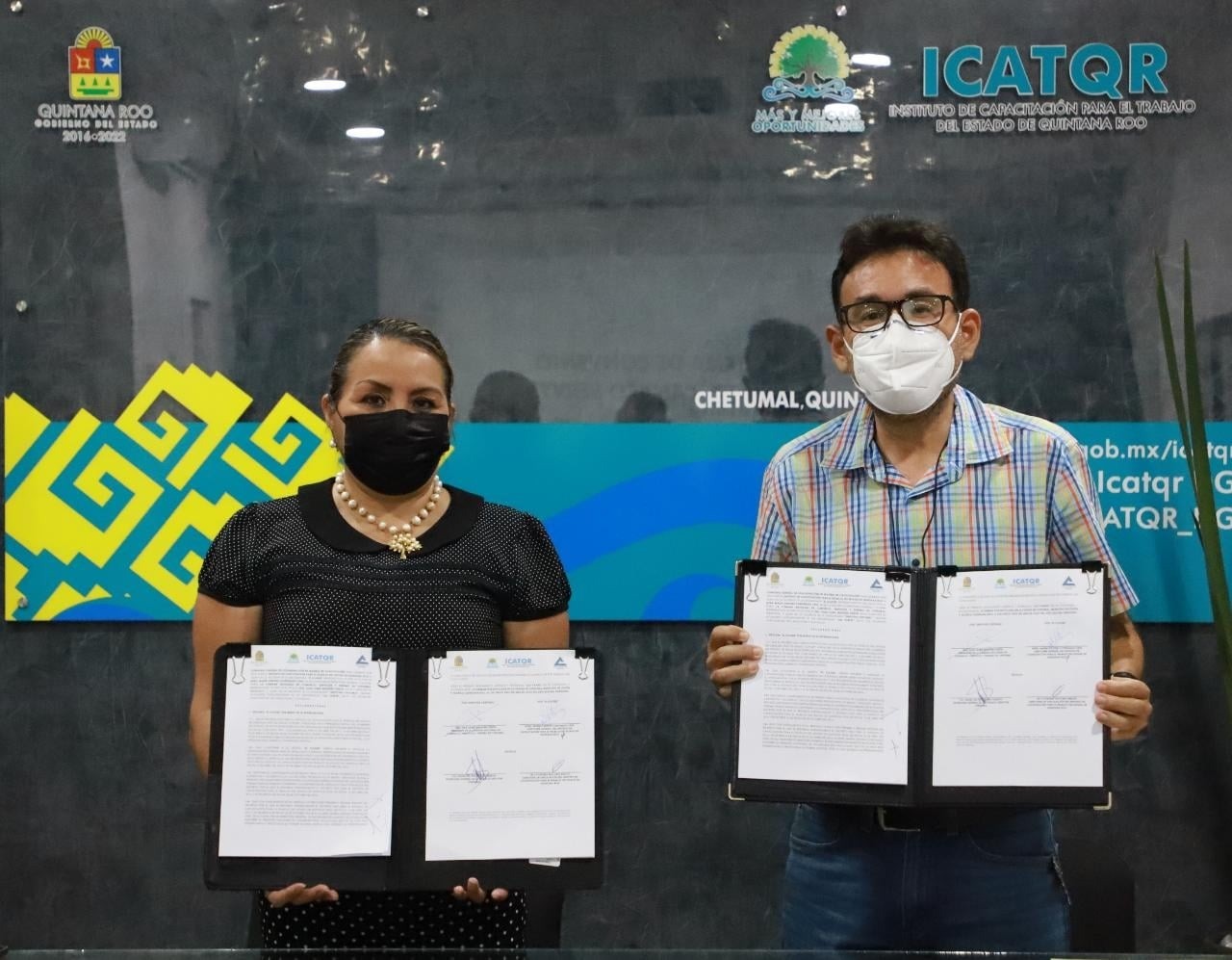 El ICATQR y la cámara nacional de Comercio (CANACO) Chetumal, firman convenio con el objetivo de ...